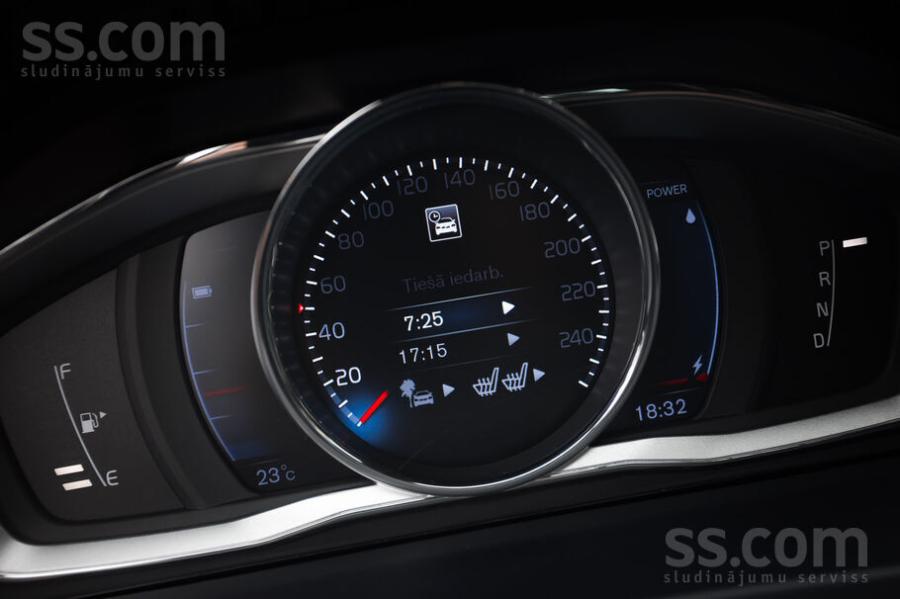Blue Volvo V60 2016 in Riga, with an engine capacity of 2.40 L and mileage of 263 thousand km for 13500 €, photo 28 on AUTOMOTO.COM.LV