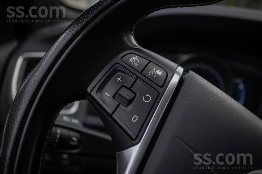 Blue Volvo V60 2016 in Riga, with an engine capacity of 2.40 L and mileage of 263 thousand km for 13500 €, photo 34 on AUTOMOTO.COM.LV