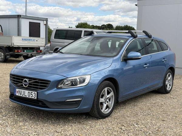 Blue Volvo V60 2016 in Siauliai, with an engine capacity of 1.97 L and mileage of 313 thousand km for 6300 €, photo 1 on AUTOMOTO.COM.LV