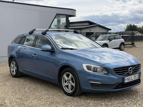 Blue Volvo V60 2016 in Siauliai, with an engine capacity of 1.97 L and mileage of 313 thousand km for 6300 €, photo 3 on AUTOMOTO.COM.LV