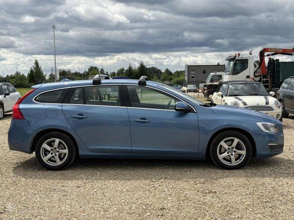 Blue Volvo V60 2016 in Siauliai, with an engine capacity of 1.97 L and mileage of 313 thousand km for 6300 €, photo 4 on AUTOMOTO.COM.LV