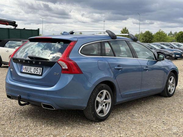 Blue Volvo V60 2016 in Siauliai, with an engine capacity of 1.97 L and mileage of 313 thousand km for 6300 €, photo 5 on AUTOMOTO.COM.LV