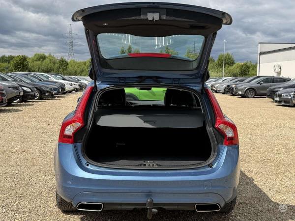 Blue Volvo V60 2016 in Siauliai, with an engine capacity of 1.97 L and mileage of 313 thousand km for 6300 €, photo 6 on AUTOMOTO.COM.LV