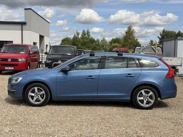 Blue Volvo V60 2016 in Siauliai, with an engine capacity of 1.97 L and mileage of 313 thousand km for 6300 €, photo 8 on AUTOMOTO.COM.LV