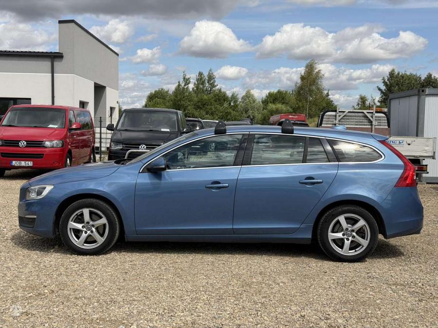 Zils Volvo V60 2016 Šauļi, ar dzinēja tilpumu 1.97 L un nobraukumu 313 tūkst. km par 6300 €, foto 9 vietnē AUTOMOTO.COM.LV