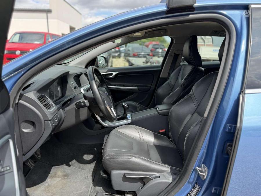 Zils Volvo V60 2016 Šauļi, ar dzinēja tilpumu 1.97 L un nobraukumu 313 tūkst. km par 6300 €, foto 10 vietnē AUTOMOTO.COM.LV