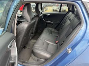 Zils Volvo V60 2016 Šauļi, ar dzinēja tilpumu 1.97 L un nobraukumu 313 tūkst. km par 6300 €, foto 11 vietnē AUTOMOTO.COM.LV