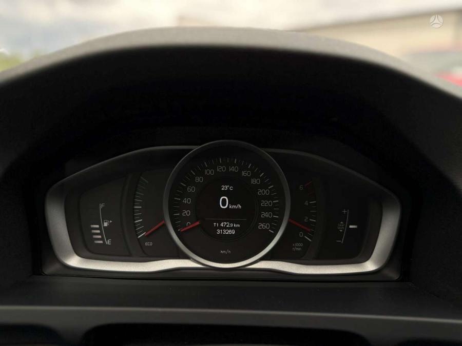 Zils Volvo V60 2016 Šauļi, ar dzinēja tilpumu 1.97 L un nobraukumu 313 tūkst. km par 6300 €, foto 20 vietnē AUTOMOTO.COM.LV