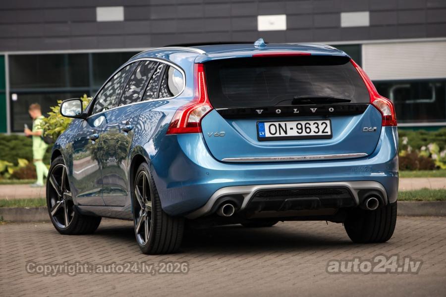 Zils Volvo V60 2016 Rīga, ar dzinēja tilpumu 2.40 L un nobraukumu 263 tūkst. km par 12999 €, foto 8 vietnē AUTOMOTO.COM.LV