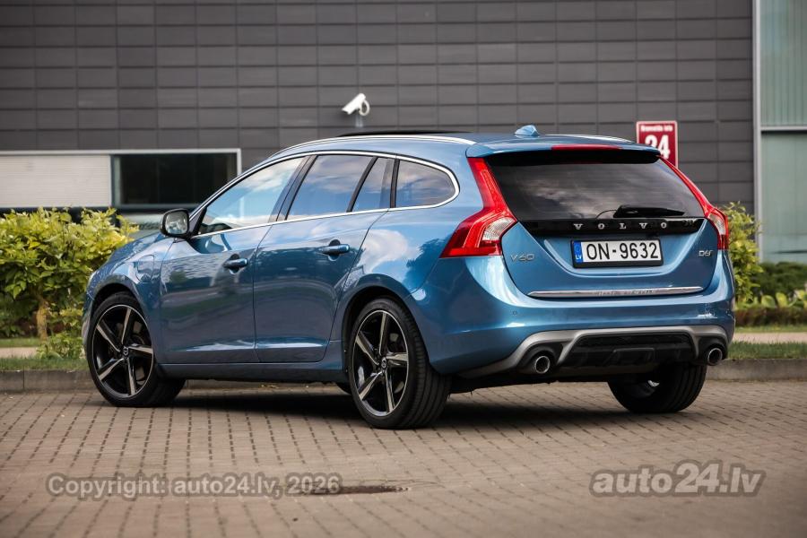 Zils Volvo V60 2016 Rīga, ar dzinēja tilpumu 2.40 L un nobraukumu 263 tūkst. km par 12999 €, foto 9 vietnē AUTOMOTO.COM.LV