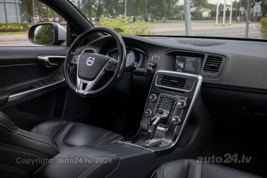 Zils Volvo V60 2016 Rīga, ar dzinēja tilpumu 2.40 L un nobraukumu 263 tūkst. km par 12999 €, foto 19 vietnē AUTOMOTO.COM.LV