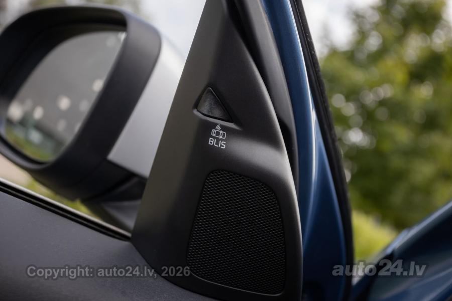 Zils Volvo V60 2016 Rīga, ar dzinēja tilpumu 2.40 L un nobraukumu 263 tūkst. km par 12999 €, foto 24 vietnē AUTOMOTO.COM.LV