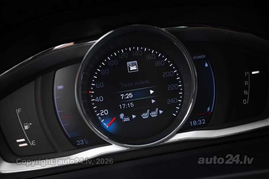 Zils Volvo V60 2016 Rīga, ar dzinēja tilpumu 2.40 L un nobraukumu 263 tūkst. km par 12999 €, foto 28 vietnē AUTOMOTO.COM.LV