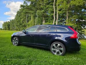 Zils Volvo V60 2016 Tallina, ar dzinēja tilpumu 2.00 L un nobraukumu 282 tūkst. km par 9990 €, foto 4 vietnē AUTOMOTO.COM.LV