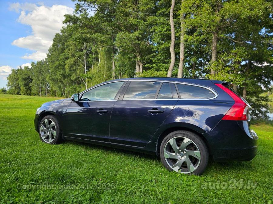 Zils Volvo V60 2016 Tallina, ar dzinēja tilpumu 2.00 L un nobraukumu 282 tūkst. km par 9990 €, foto 4 vietnē AUTOMOTO.COM.LV