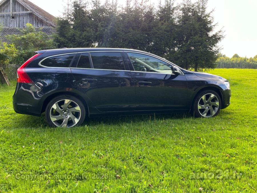Zils Volvo V60 2016 Tallina, ar dzinēja tilpumu 2.00 L un nobraukumu 282 tūkst. km par 9990 €, foto 5 vietnē AUTOMOTO.COM.LV