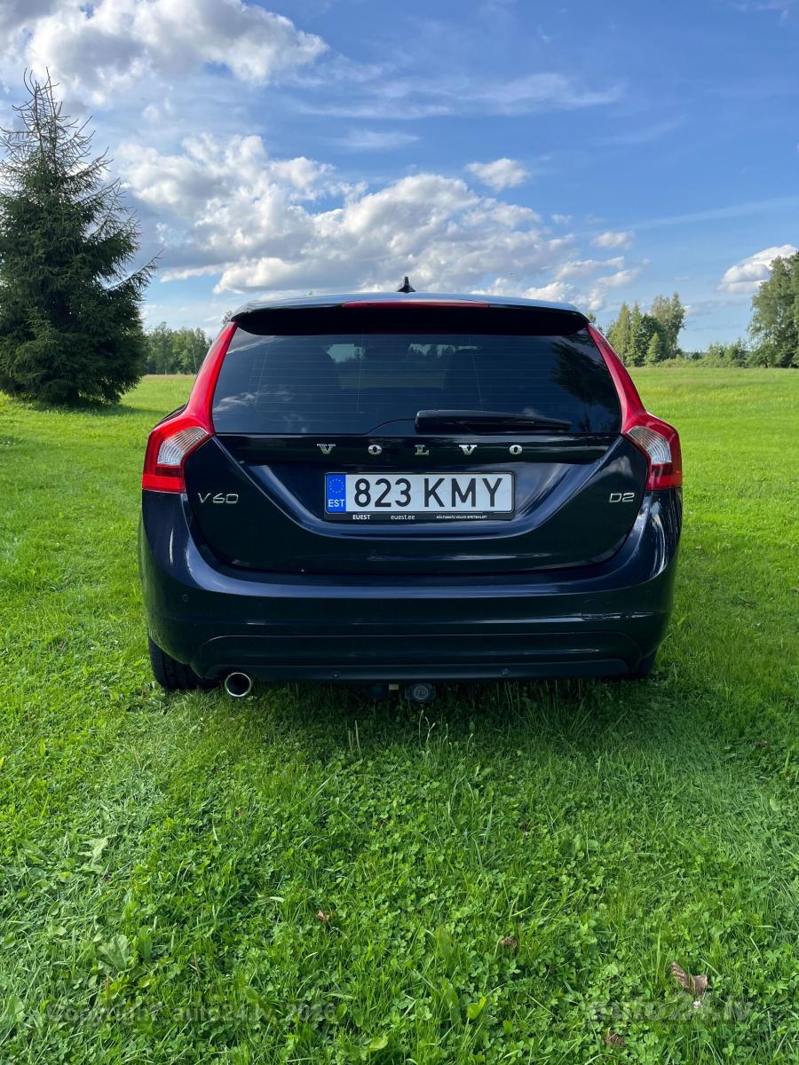 Zils Volvo V60 2016 Tallina, ar dzinēja tilpumu 2.00 L un nobraukumu 282 tūkst. km par 9990 €, foto 6 vietnē AUTOMOTO.COM.LV