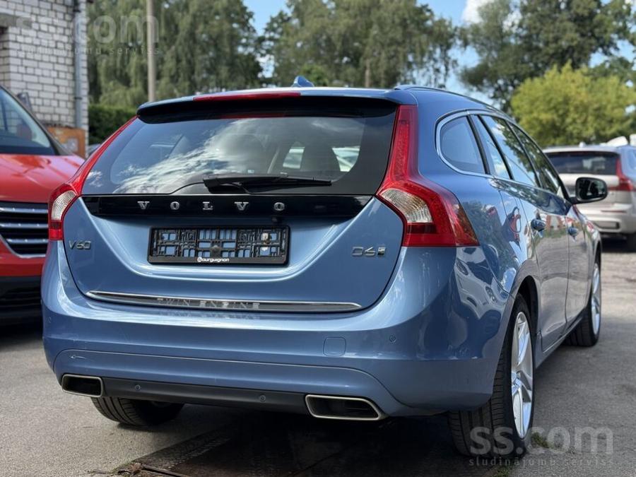 Blue Volvo V60 2016 in Riga, with an engine capacity of 2.40 L and mileage of 0 thousand km for 11500 €, photo 3 on AUTOMOTO.COM.LV