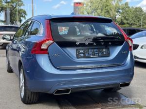 Blue Volvo V60 2016 in Riga, with an engine capacity of 2.40 L and mileage of 0 thousand km for 11500 €, photo 4 on AUTOMOTO.COM.LV