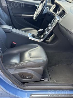 Blue Volvo V60 2016 in Riga, with an engine capacity of 2.40 L and mileage of 0 thousand km for 11500 €, photo 5 on AUTOMOTO.COM.LV