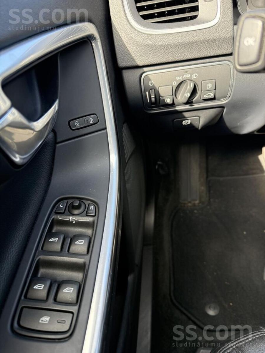 Blue Volvo V60 2016 in Riga, with an engine capacity of 2.40 L and mileage of 0 thousand km for 11500 €, photo 8 on AUTOMOTO.COM.LV