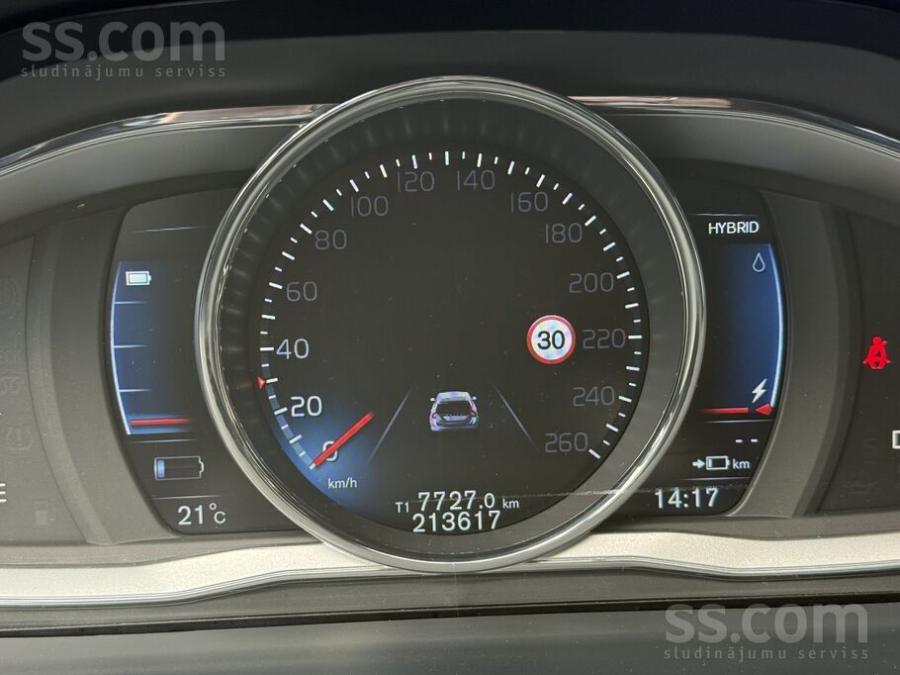 Blue Volvo V60 2016 in Riga, with an engine capacity of 2.40 L and mileage of 0 thousand km for 11500 €, photo 19 on AUTOMOTO.COM.LV