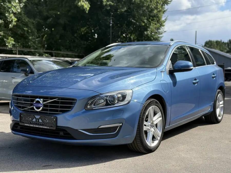 Zils Volvo V60 2016 Rīga, ar dzinēja tilpumu 2.40 L un nobraukumu 214 tūkst. km par 11500 €, foto 1 vietnē AUTOMOTO.COM.LV