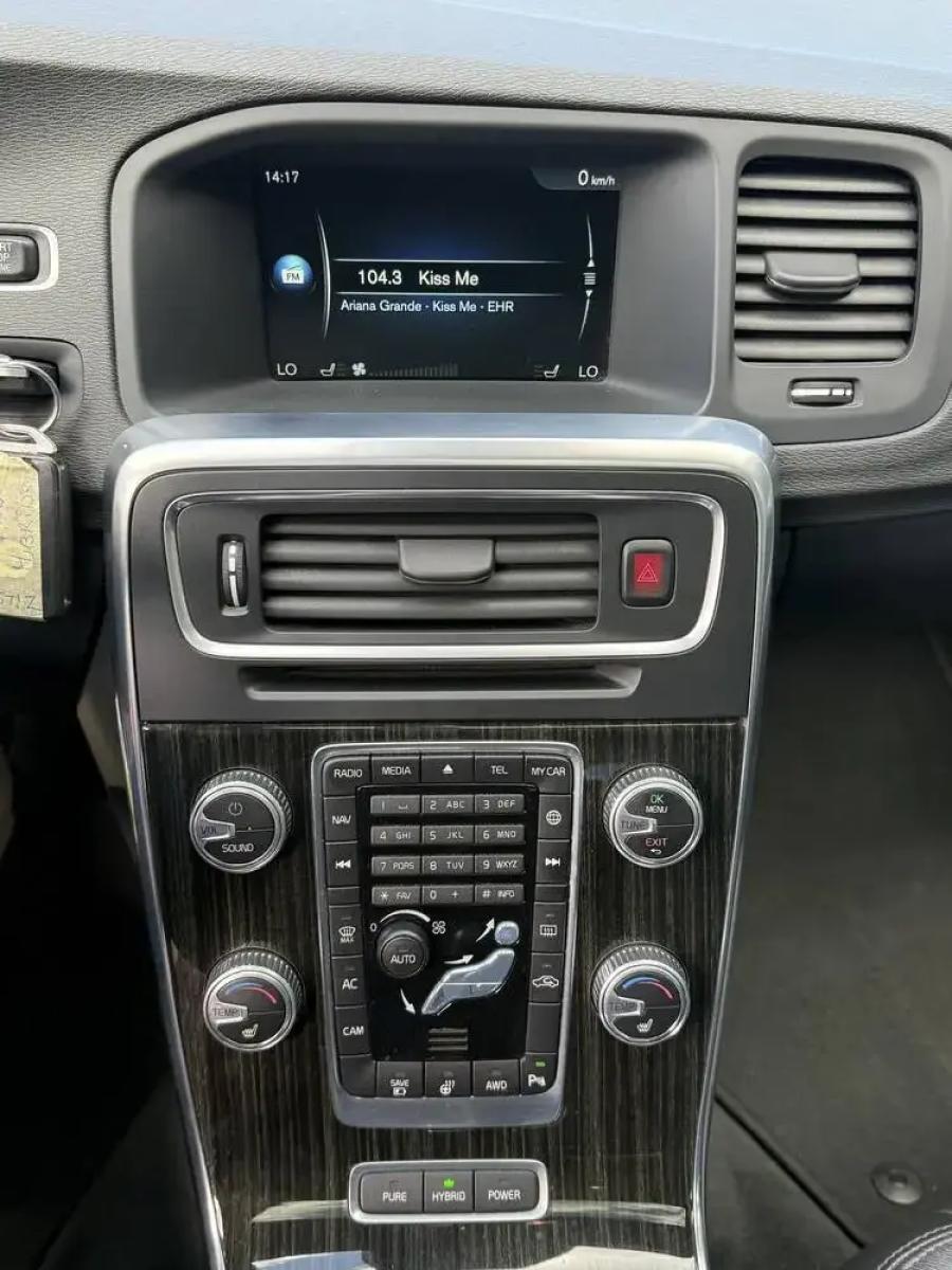 Zils Volvo V60 2016 Rīga, ar dzinēja tilpumu 2.40 L un nobraukumu 214 tūkst. km par 11500 €, foto 9 vietnē AUTOMOTO.COM.LV
