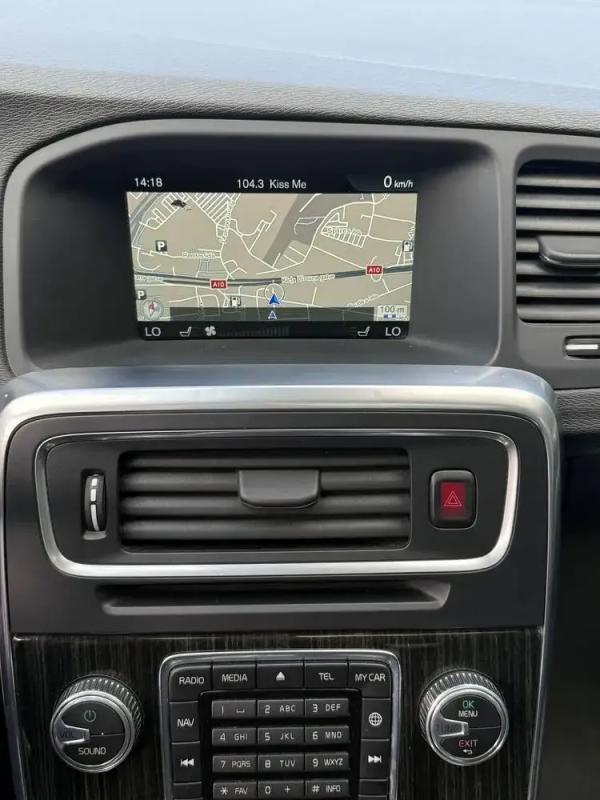 Zils Volvo V60 2016 Rīga, ar dzinēja tilpumu 2.40 L un nobraukumu 214 tūkst. km par 11500 €, foto 9 vietnē AUTOMOTO.COM.LV