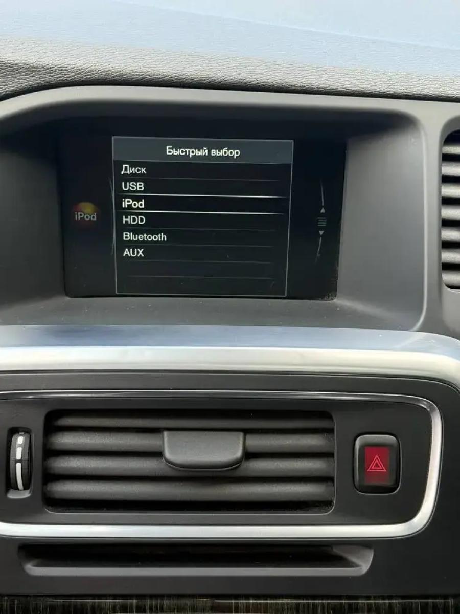 Zils Volvo V60 2016 Rīga, ar dzinēja tilpumu 2.40 L un nobraukumu 214 tūkst. km par 11500 €, foto 12 vietnē AUTOMOTO.COM.LV