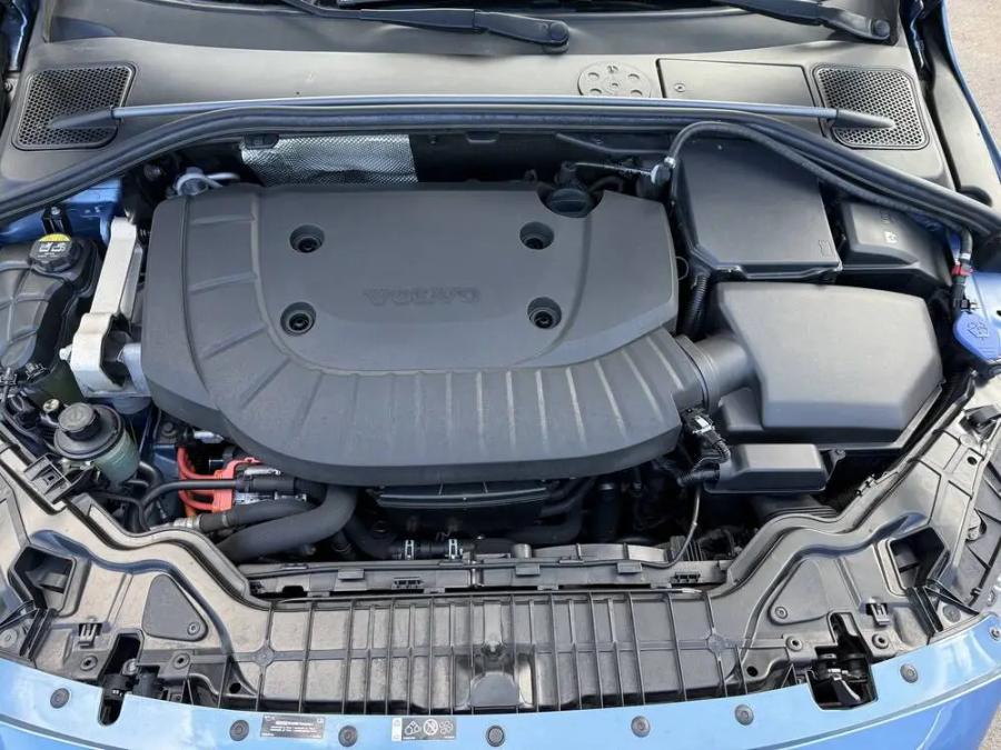 Zils Volvo V60 2016 Rīga, ar dzinēja tilpumu 2.40 L un nobraukumu 214 tūkst. km par 11500 €, foto 16 vietnē AUTOMOTO.COM.LV