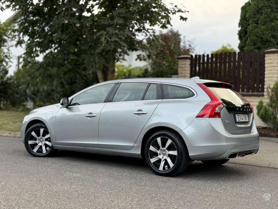 Blue Volvo V60 2016 in Vilnius, with an engine capacity of 2.40 L and mileage of 285 thousand km for 7450 €, photo 14 on AUTOMOTO.COM.LV