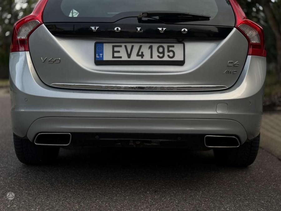 Blue Volvo V60 2016 in Vilnius, with an engine capacity of 2.40 L and mileage of 285 thousand km for 7450 €, photo 20 on AUTOMOTO.COM.LV