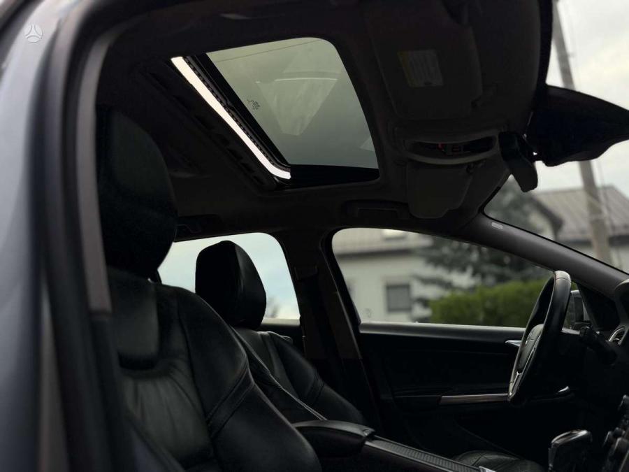 Blue Volvo V60 2016 in Vilnius, with an engine capacity of 2.40 L and mileage of 285 thousand km for 7450 €, photo 45 on AUTOMOTO.COM.LV
