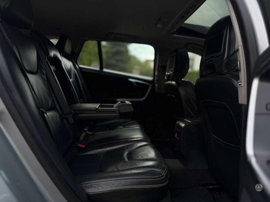 Blue Volvo V60 2016 in Vilnius, with an engine capacity of 2.40 L and mileage of 285 thousand km for 7450 €, photo 47 on AUTOMOTO.COM.LV