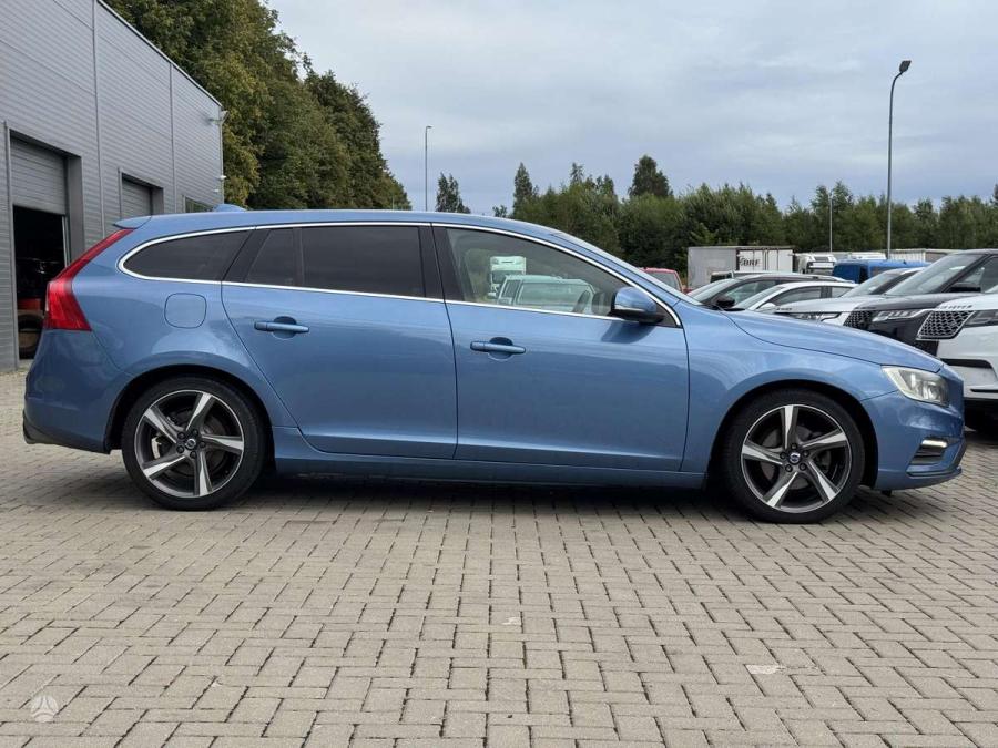 Zils Volvo V60 2016 Viļņa, ar dzinēja tilpumu 1.97 L un nobraukumu 229 tūkst. km par 8000 €, foto 7 vietnē AUTOMOTO.COM.LV