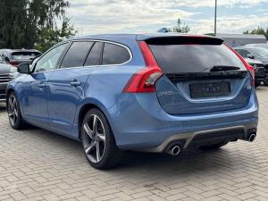 Zils Volvo V60 2016 Viļņa, ar dzinēja tilpumu 1.97 L un nobraukumu 229 tūkst. km par 8000 €, foto 9 vietnē AUTOMOTO.COM.LV