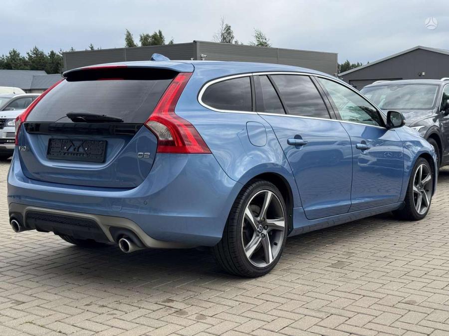 Zils Volvo V60 2016 Viļņa, ar dzinēja tilpumu 1.97 L un nobraukumu 229 tūkst. km par 8000 €, foto 11 vietnē AUTOMOTO.COM.LV