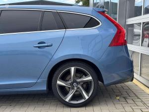Zils Volvo V60 2016 Viļņa, ar dzinēja tilpumu 1.97 L un nobraukumu 229 tūkst. km par 8000 €, foto 13 vietnē AUTOMOTO.COM.LV