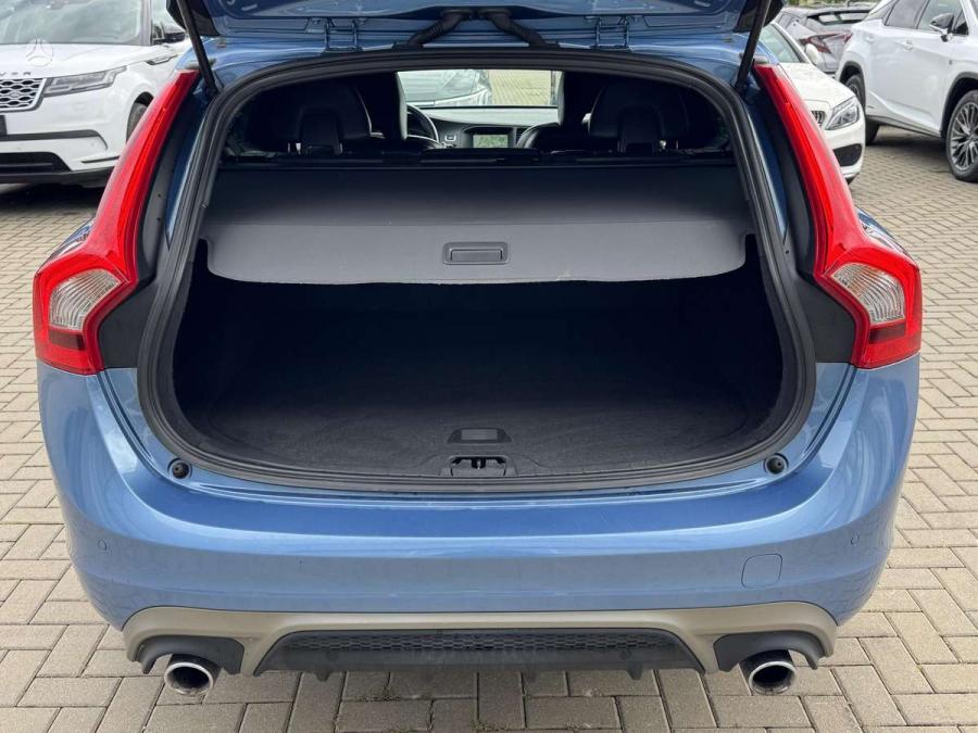 Zils Volvo V60 2016 Viļņa, ar dzinēja tilpumu 1.97 L un nobraukumu 229 tūkst. km par 8000 €, foto 14 vietnē AUTOMOTO.COM.LV