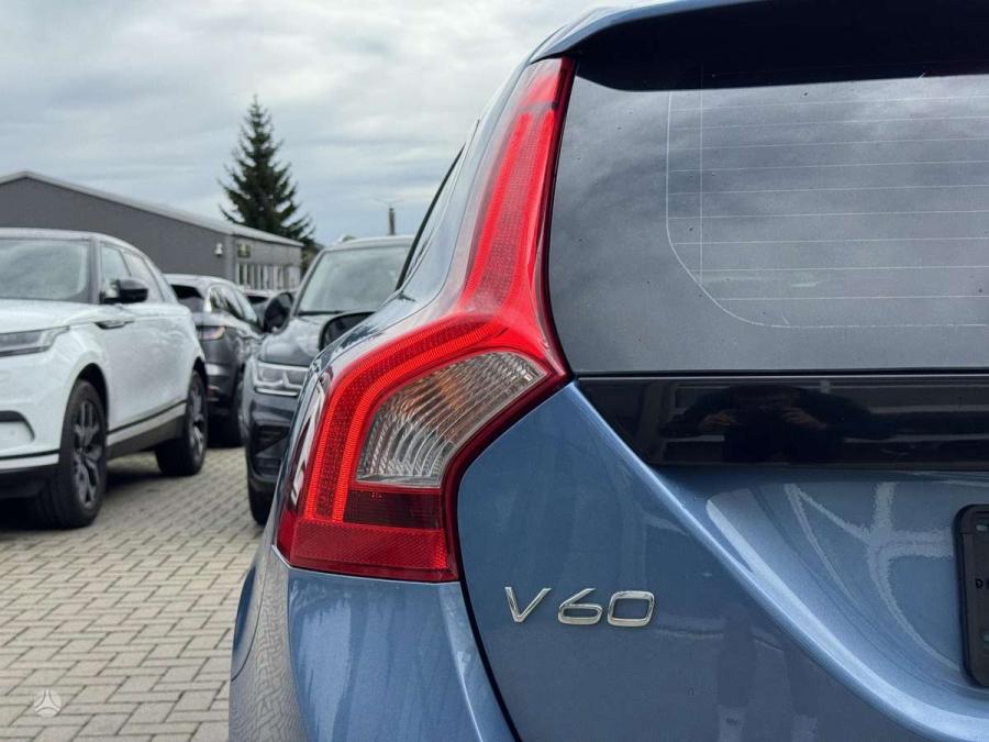 Zils Volvo V60 2016 Viļņa, ar dzinēja tilpumu 1.97 L un nobraukumu 229 tūkst. km par 8000 €, foto 17 vietnē AUTOMOTO.COM.LV