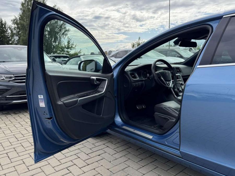 Zils Volvo V60 2016 Viļņa, ar dzinēja tilpumu 1.97 L un nobraukumu 229 tūkst. km par 8000 €, foto 18 vietnē AUTOMOTO.COM.LV