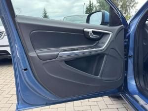 Zils Volvo V60 2016 Viļņa, ar dzinēja tilpumu 1.97 L un nobraukumu 229 tūkst. km par 8000 €, foto 19 vietnē AUTOMOTO.COM.LV