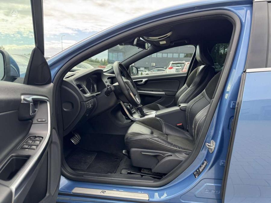 Zils Volvo V60 2016 Viļņa, ar dzinēja tilpumu 1.97 L un nobraukumu 229 tūkst. km par 8000 €, foto 20 vietnē AUTOMOTO.COM.LV
