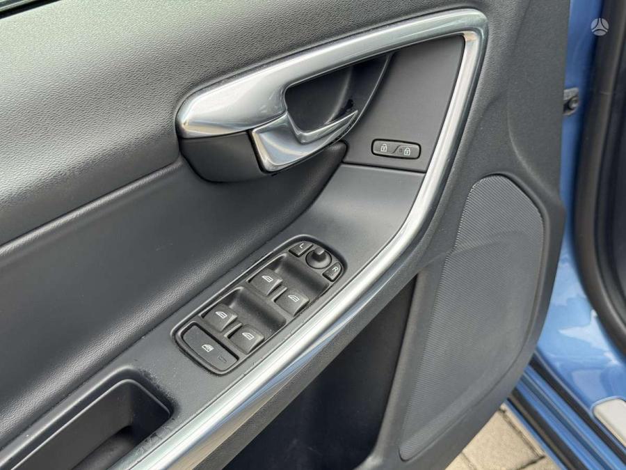 Zils Volvo V60 2016 Viļņa, ar dzinēja tilpumu 1.97 L un nobraukumu 229 tūkst. km par 8000 €, foto 21 vietnē AUTOMOTO.COM.LV