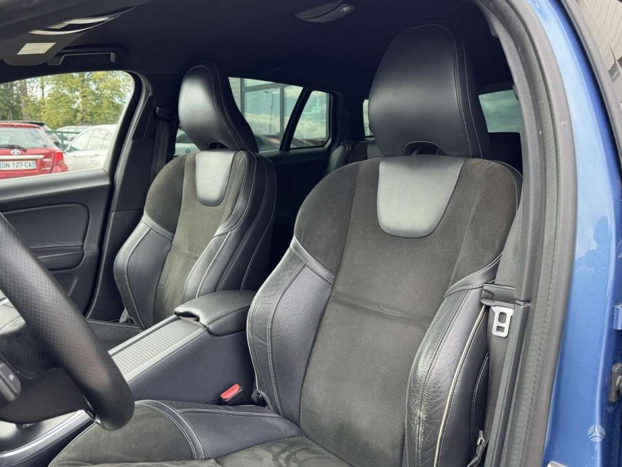 Zils Volvo V60 2016 Viļņa, ar dzinēja tilpumu 1.97 L un nobraukumu 229 tūkst. km par 8000 €, foto 23 vietnē AUTOMOTO.COM.LV