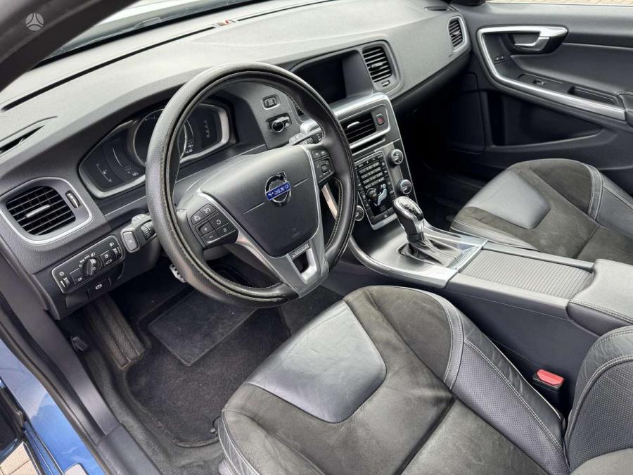 Zils Volvo V60 2016 Viļņa, ar dzinēja tilpumu 1.97 L un nobraukumu 229 tūkst. km par 8000 €, foto 24 vietnē AUTOMOTO.COM.LV