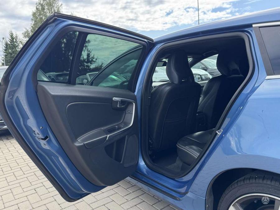 Zils Volvo V60 2016 Viļņa, ar dzinēja tilpumu 1.97 L un nobraukumu 229 tūkst. km par 8000 €, foto 25 vietnē AUTOMOTO.COM.LV
