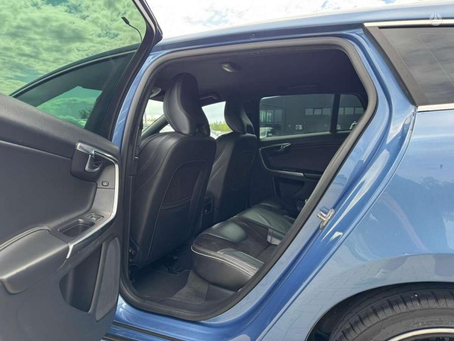 Zils Volvo V60 2016 Viļņa, ar dzinēja tilpumu 1.97 L un nobraukumu 229 tūkst. km par 8000 €, foto 26 vietnē AUTOMOTO.COM.LV