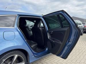 Zils Volvo V60 2016 Viļņa, ar dzinēja tilpumu 1.97 L un nobraukumu 229 tūkst. km par 8000 €, foto 29 vietnē AUTOMOTO.COM.LV